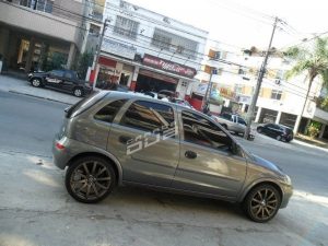 Corsa Hacth com rodas aro 17 « Carros DUB