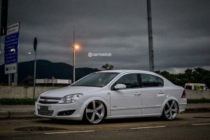 Vectra Elite rebaixado com rodas TSW Vortex aro 20