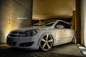 Vectra Elite rebaixado com rodas TSW Vortex aro 20