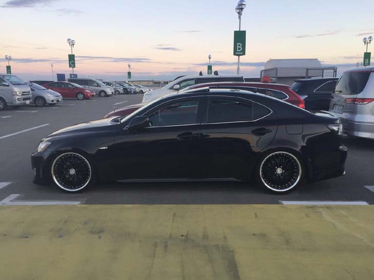 Lexus DUB rebaixado com rodas aro 22