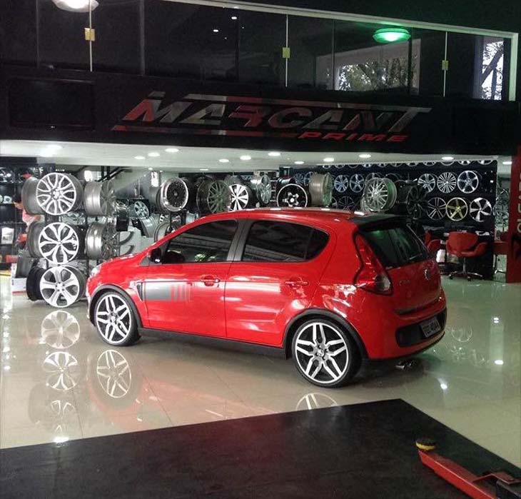 Fiat Palio rebaixado com rodas aro 17