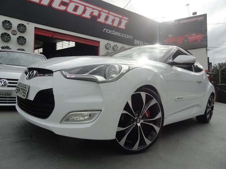 Veloster 1.6 rebaixado com rodas aro 20