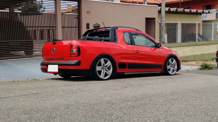 Saveiro Cross rebaixado com rodas Volcano Strong aro 18