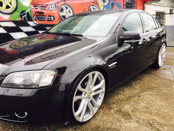 Omega CD rebaixado com rodas aro 19