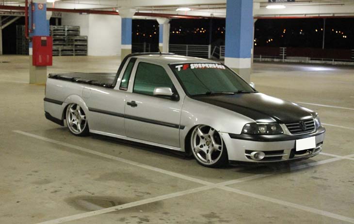 Saveiro Trend rebaixada com rodas Volcano Stuttgart aro 18