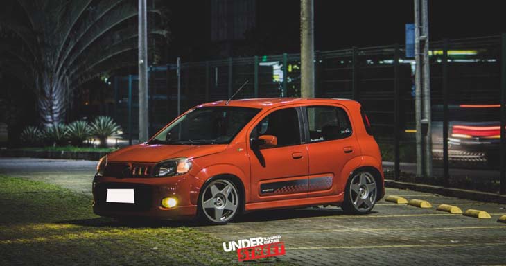 Novo Uno Vivace rebaixado com rodas aro 17