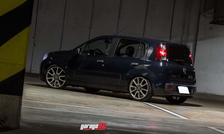 Fiat Novo Uno rebaixado com rodas aro 17