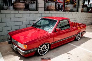 Saveiro Summer rebaixada com rodas Volcano SnowFlakes GT aro 17